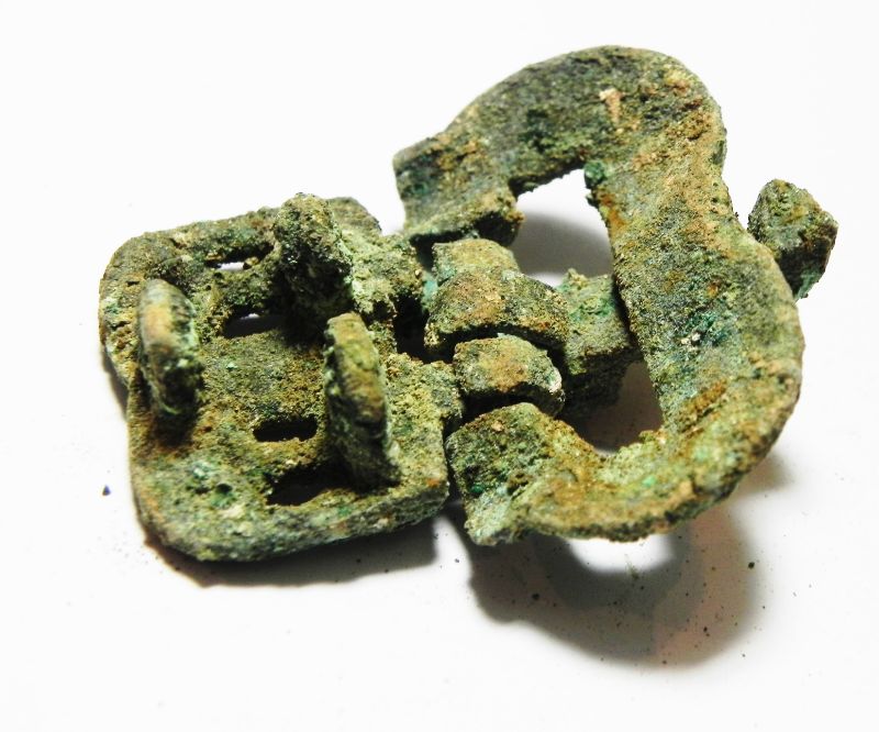 Acropolo. ANCIENT BYZANTINE BRONZE BELT BUCKLE WITH GLASS INLAY. 700 A.D