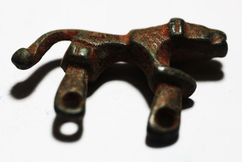 Acropolo. ANCIENT ROMAN BRONZE LION. 100 - 300 A.D. AS FOUND