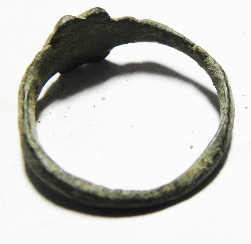 ANCIENT ROMAN BRONZE RING. 200 - 400 A.D.