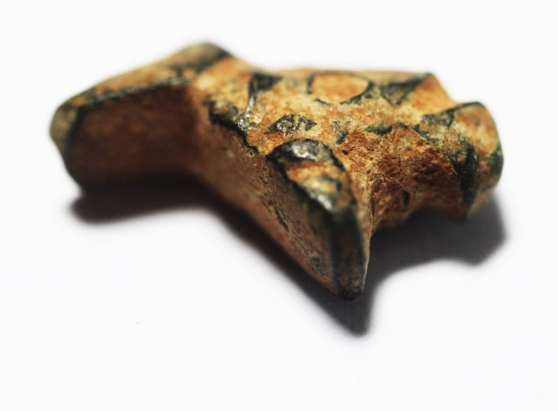 ANCIENT LEVANT BRONZE LION AMULET . 900 - 600 B.C