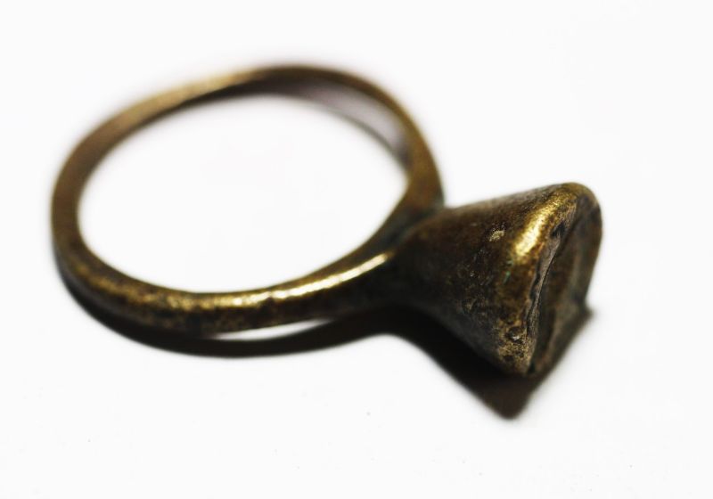 ANCIENT ROMAN. BRONZE RING . 300 - 400 A.D