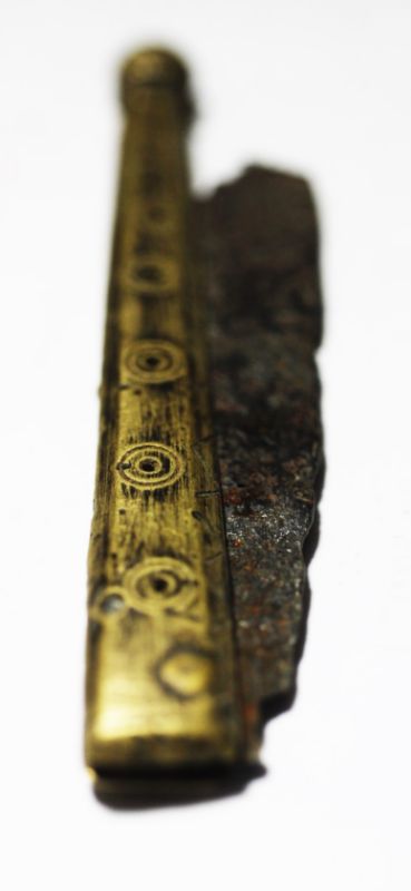 Acropolo. RAZOR SHAVING BLADE. BRONZE WITH STEEL. 15TH-16TH A.D