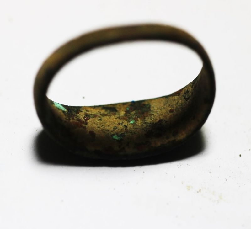 ANCIENT ROMAN. BRONZE RING. 100 - 200 A.D. ROOSTERS