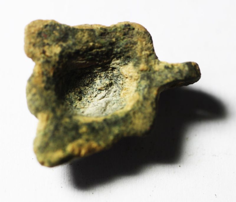 PERFECT AS A PENDANT: ANCIENT ROMAN BRONZE OIL LAMP LID. 200 - 300 A.D ...