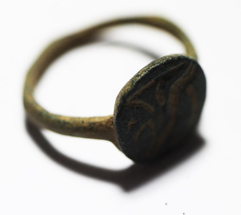 ANCIENT ROMAN BRONZE RING. LION. 300 - 400 A.D