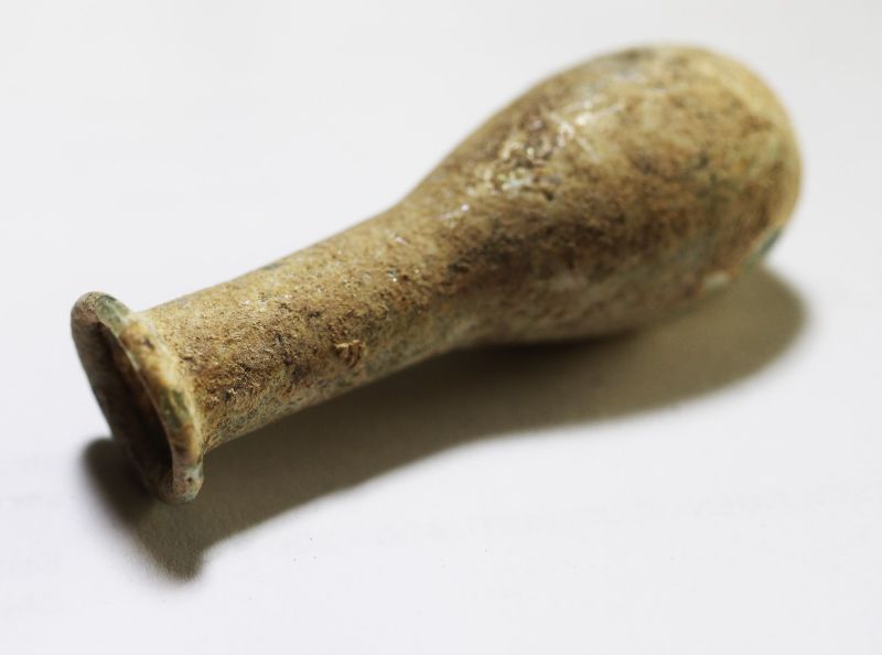 ANCIENT ROMAN GLASS VESSEL. 200 - 300 A.D