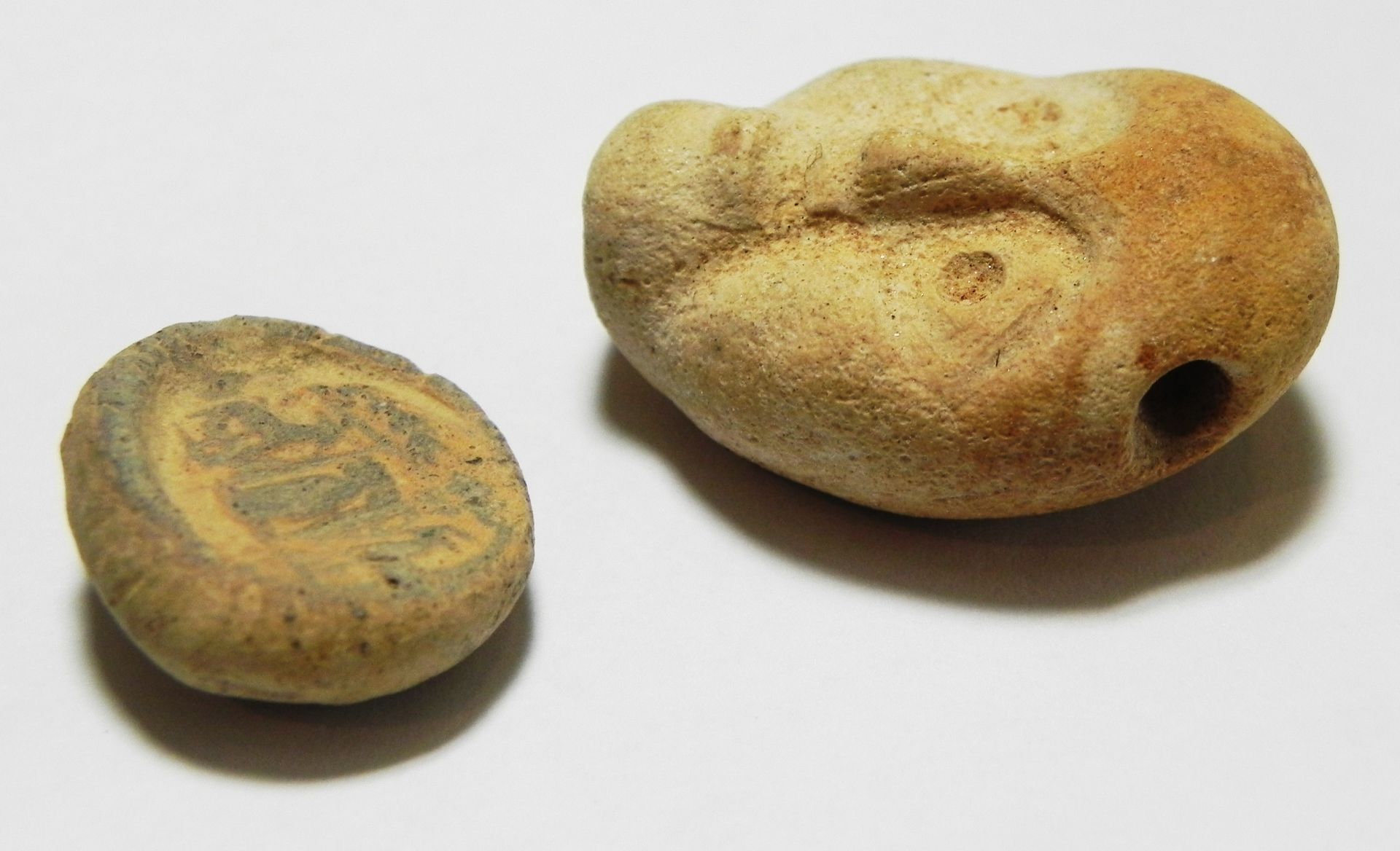 Acropolo. ANCIENT ROMAN. LOT OF 2 TERRACOTTA RELICS. 100 - 200 A.D
