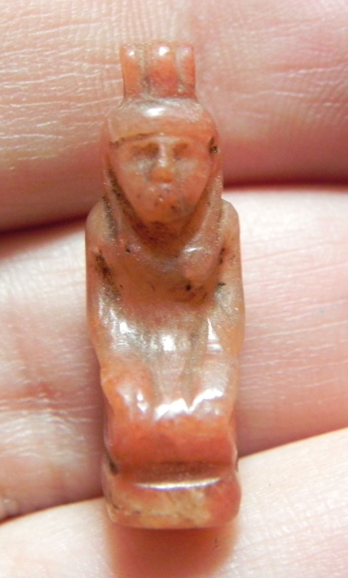 Acropolo. ANCIENT EGYPTIAN CARNELIAN AMULET OF A KNEELING DEITY. NEW ...