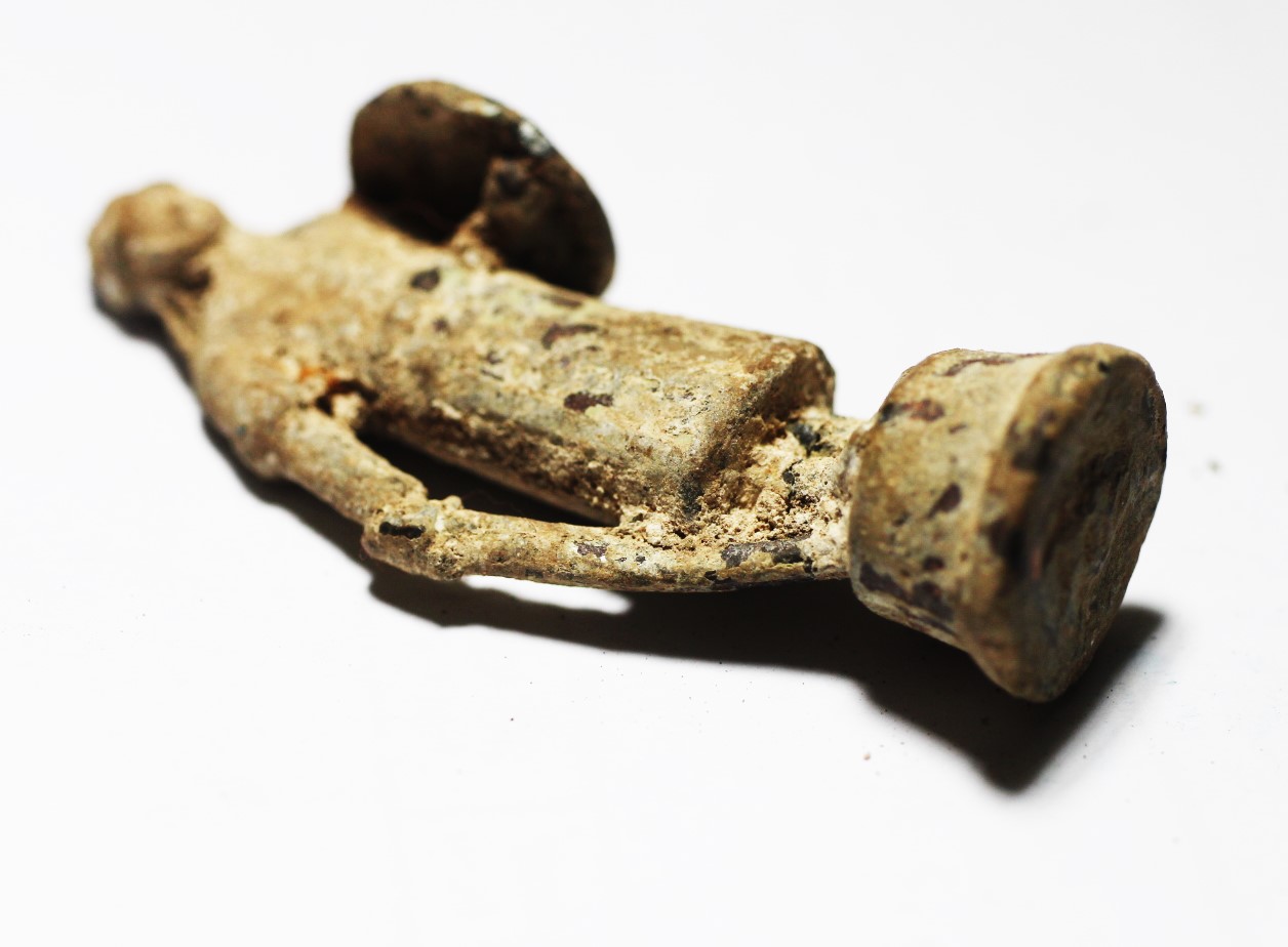 ISLAMIC. MAMLUK. BRONZE OR COPPER STATUE OF A SOLDIER. 1400 A.D