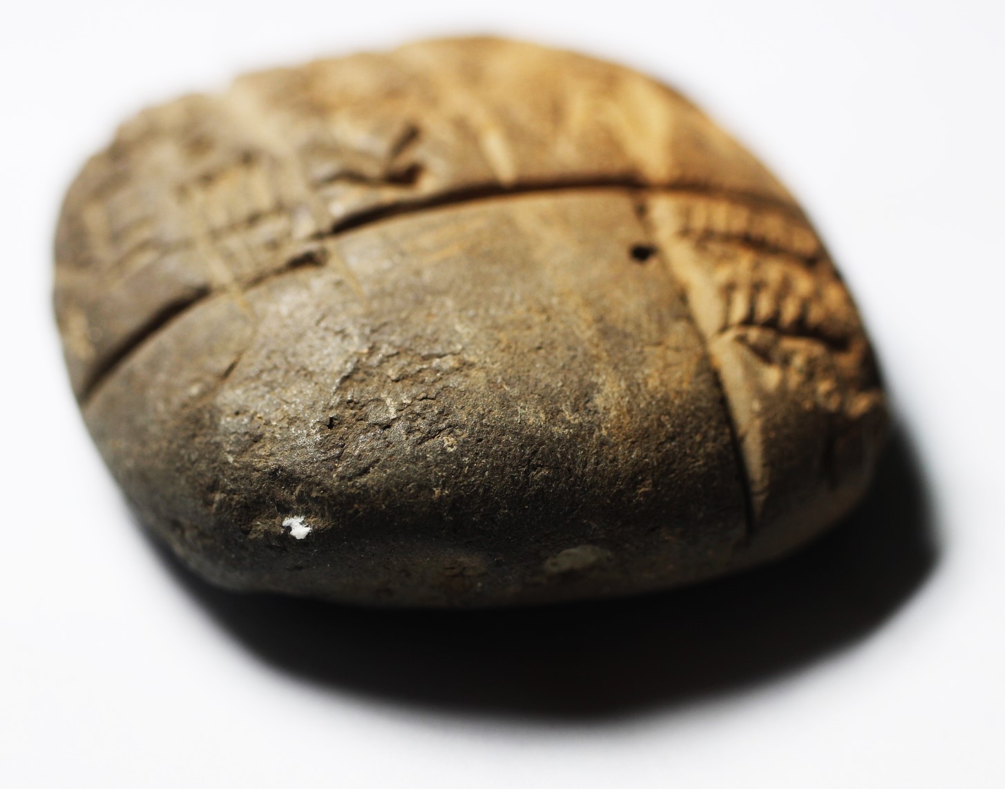 OLDEST FORM OF WRITING: ANCIENT URUK CLAY TABLET. 3500 - 3200 B.C.