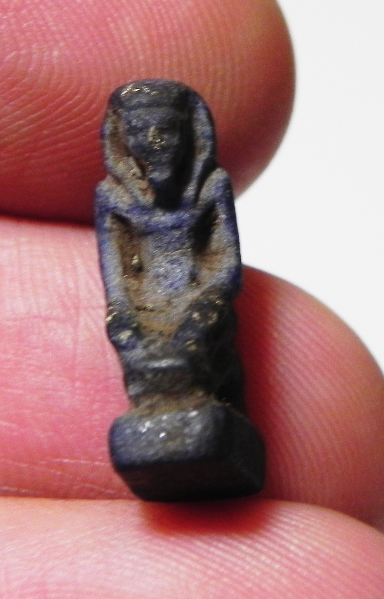 ANCIENT EGYPT, LAPIS LAZULI AMULET OF A KNEELING PHARAOH . NEW KINGDOM ...