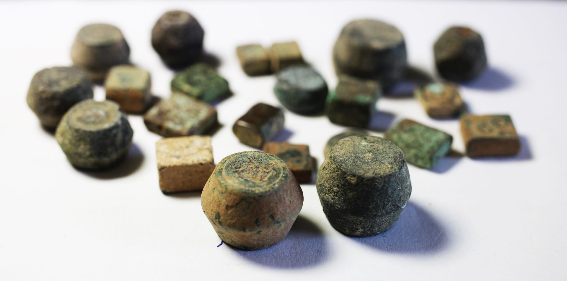 Acropolo. ANCIENT BYZANTINE & ISLAMIC BRONZE WEIGHTS. 22 PCS