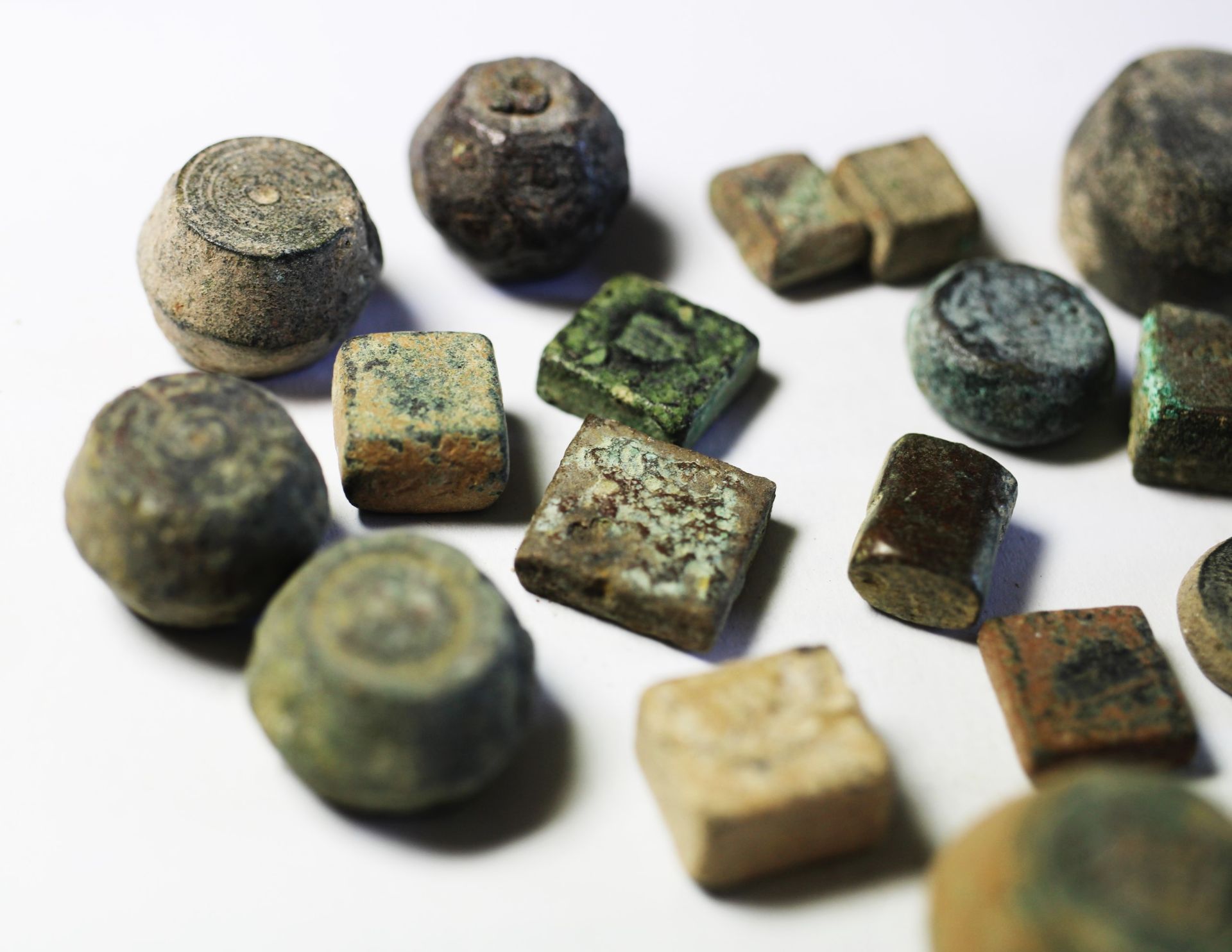 Acropolo. ANCIENT BYZANTINE & ISLAMIC BRONZE WEIGHTS. 22 PCS