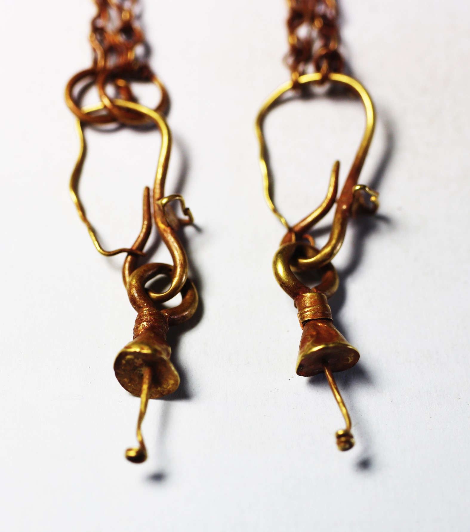 ANCIENT ROMAN GOLD EARRINGS (2PCS). 100 - 200 A.D