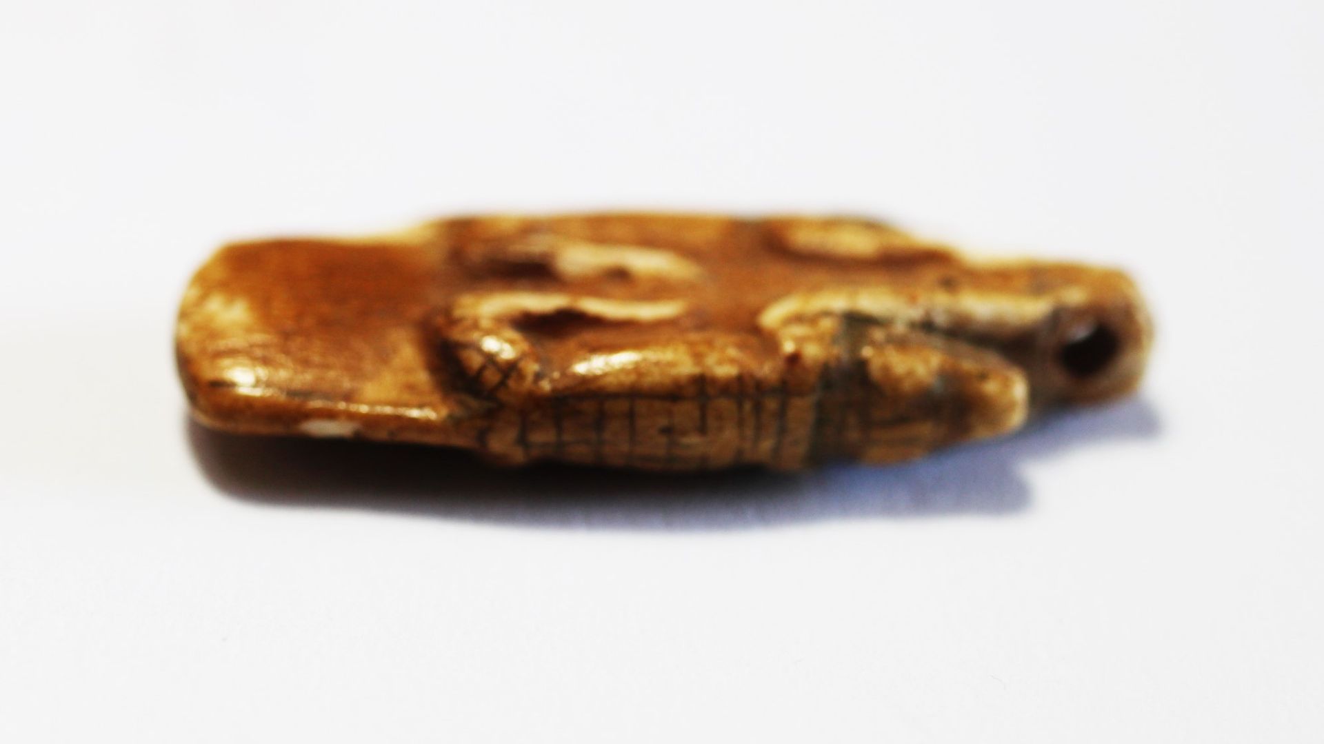 Acropolo. ANCIENT EGYPT. BONE AMULET WITH TWO CROCODILES. 600 - 300 B.C