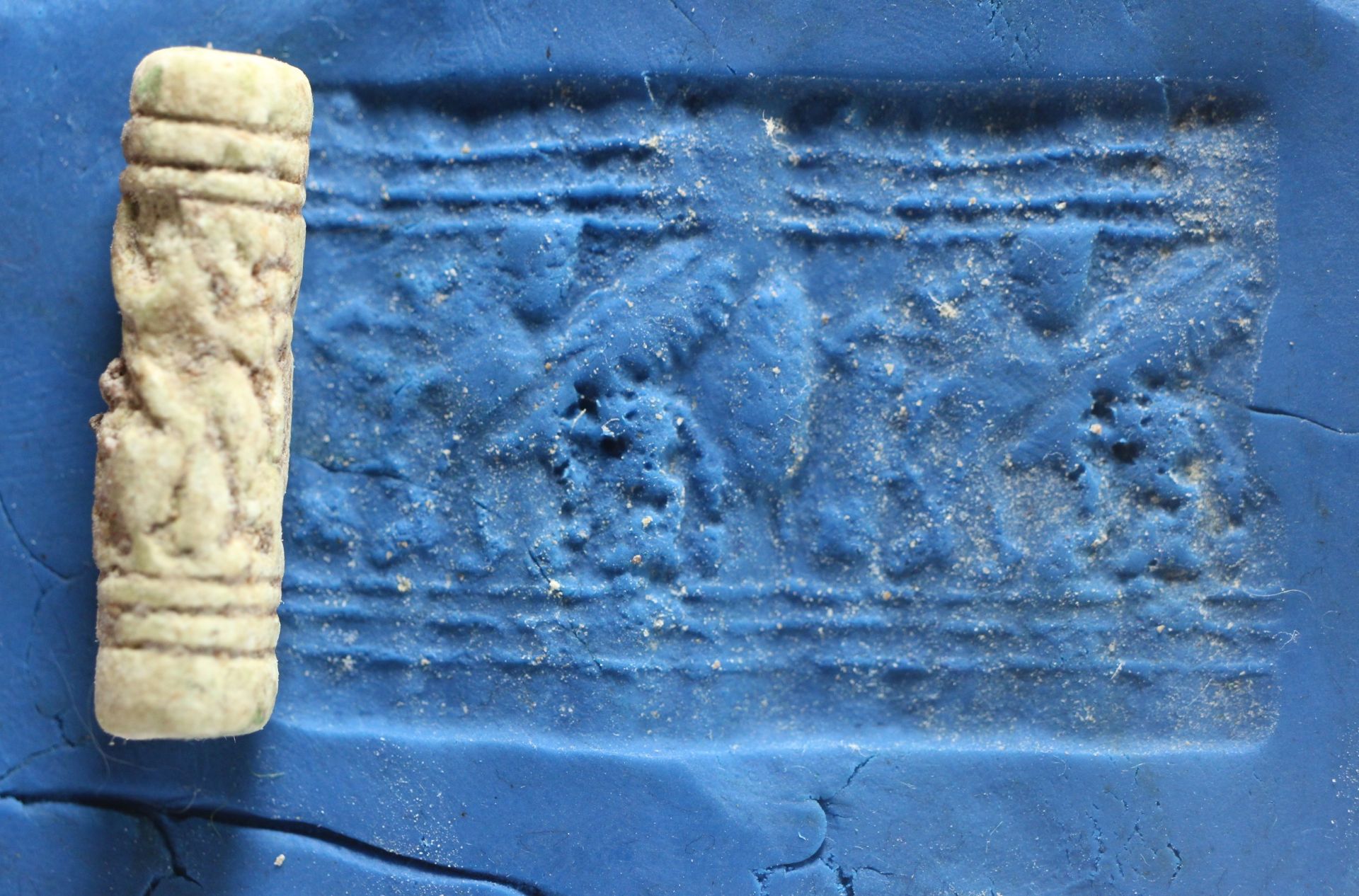 Acropolo. LATE BRONZE AGE. 1400 - 1200 B.C. STONE CYLINDER SEAL.