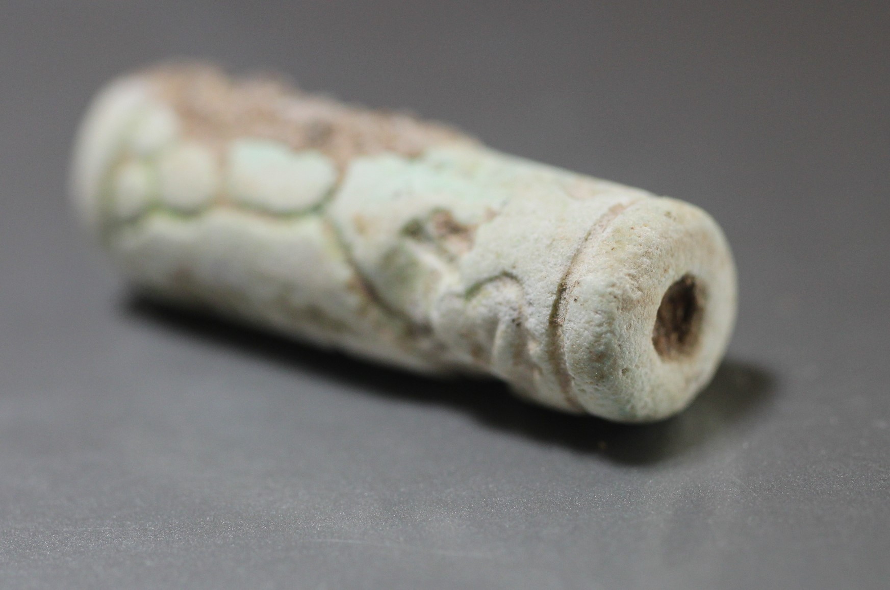 LATE BRONZE AGE. 1400 - 1200 B.C. STONE CYLINDER SEAL.