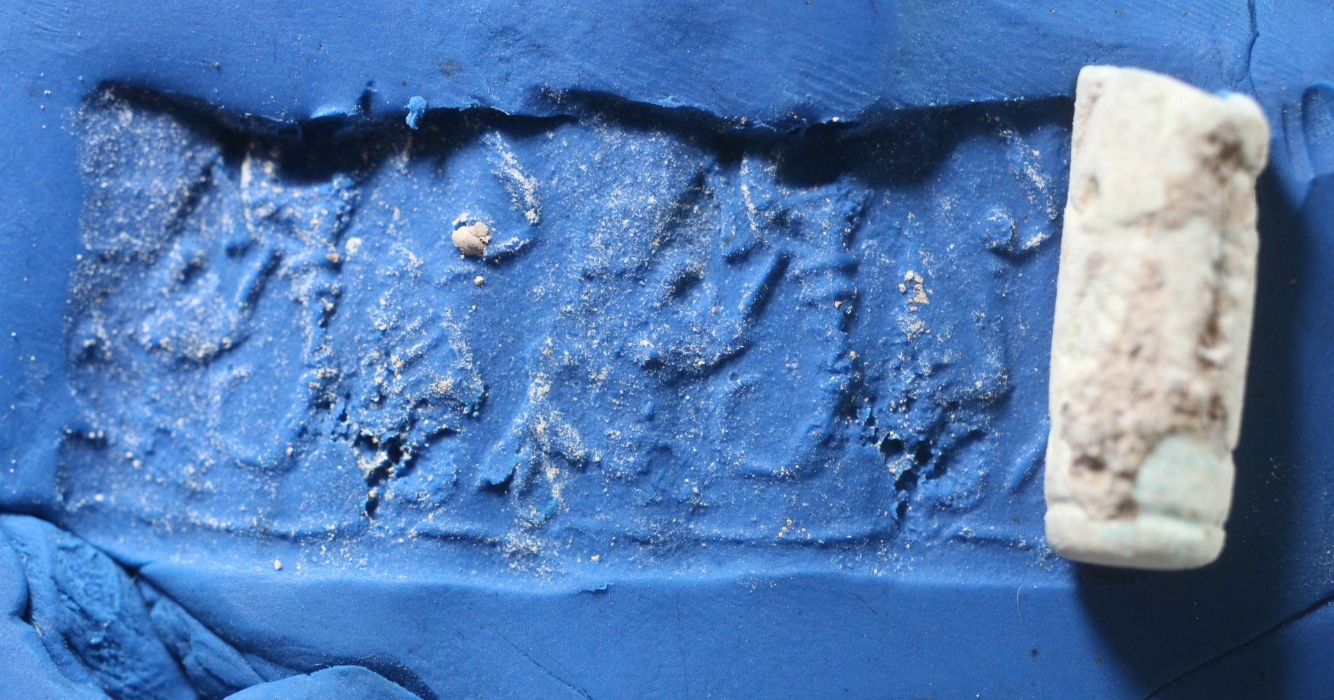 LATE BRONZE AGE. 1400 - 1200 B.C. STONE CYLINDER SEAL.