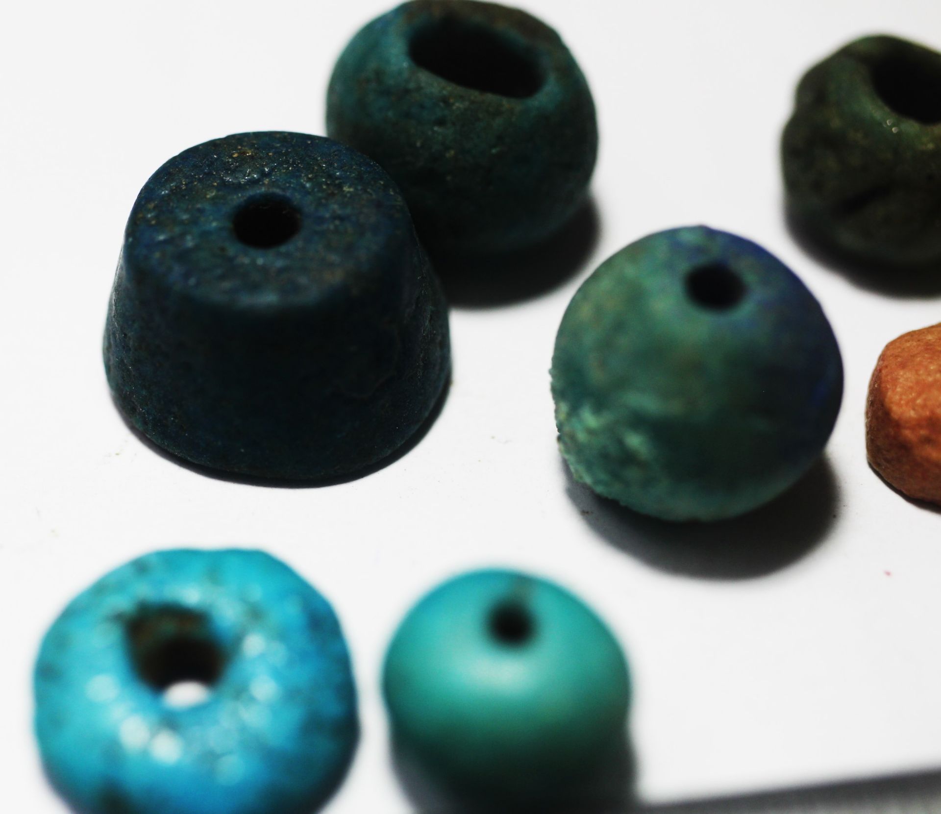 ANCIENT EGYPT - LOT OF FAIENCE BEADS. NEW KINGDOM. 1400 - 1200 B.C