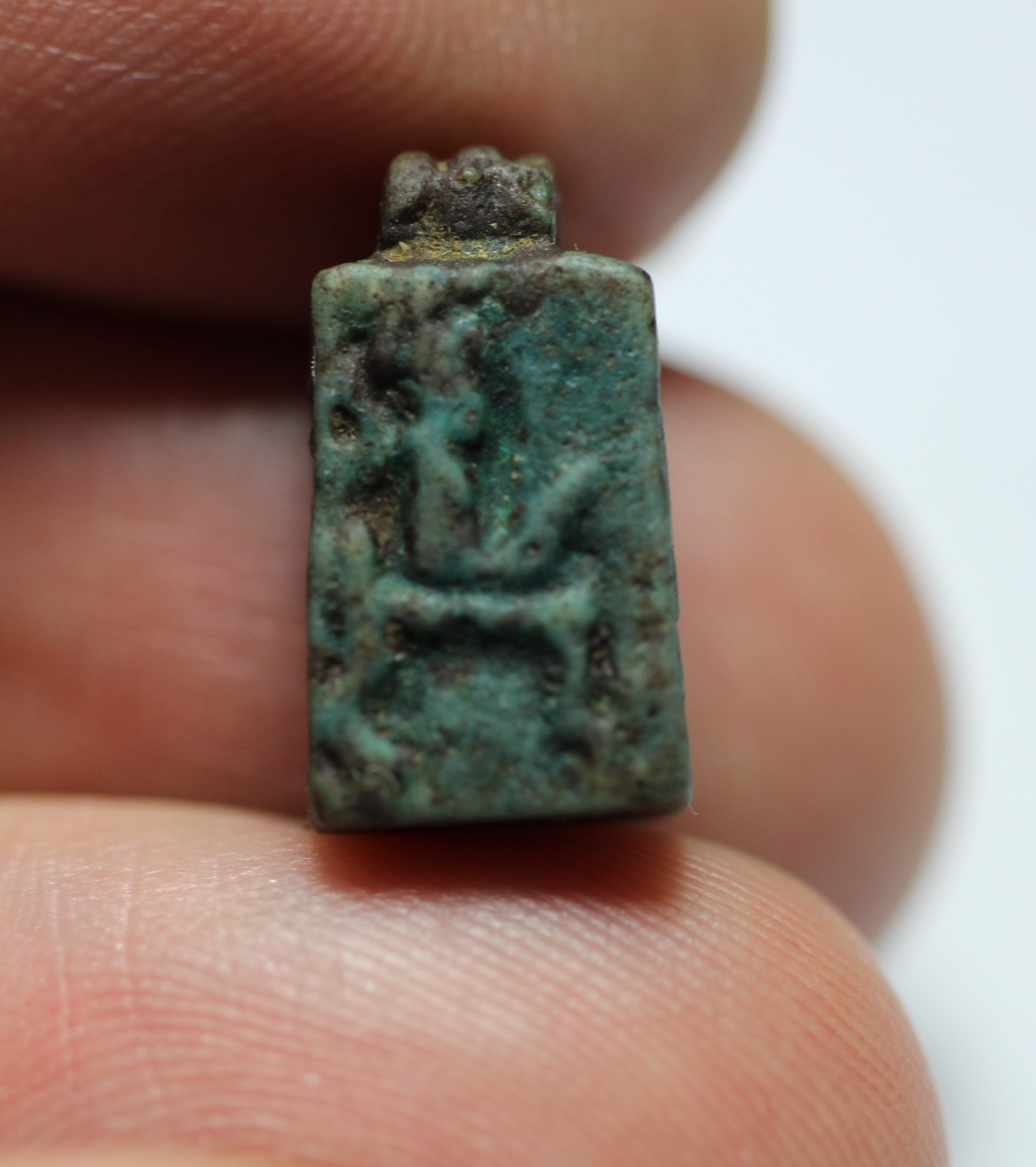 ANCIENT EGYPT, NEW KINGDOM FAIENCE AMULET. 14TH CENTURY BC
