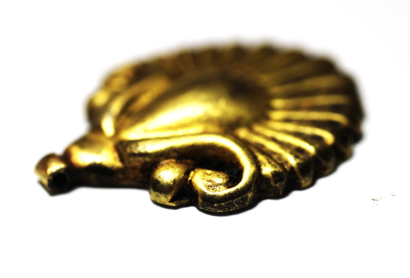 ANCIENT EGYPT. NEW KINGDOM GOLD LOTUS FLOWER AMULET . 1250 B.C