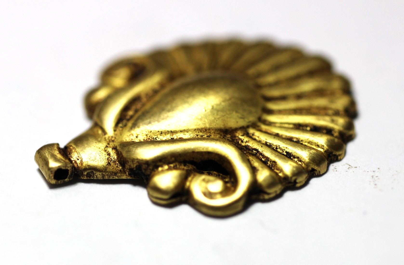 Acropolo. ANCIENT EGYPT. NEW KINGDOM GOLD LOTUS FLOWER AMULET . 1250 B.C