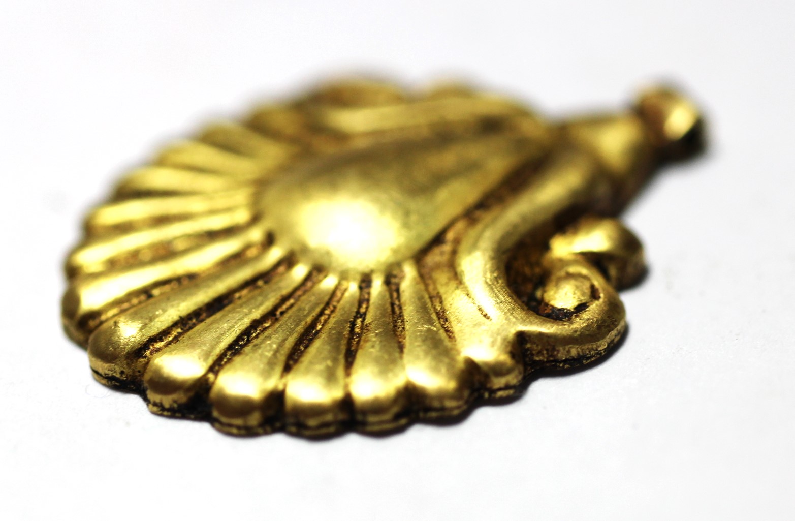 Acropolo. ANCIENT EGYPT. NEW KINGDOM GOLD LOTUS FLOWER AMULET . 1250 B.C