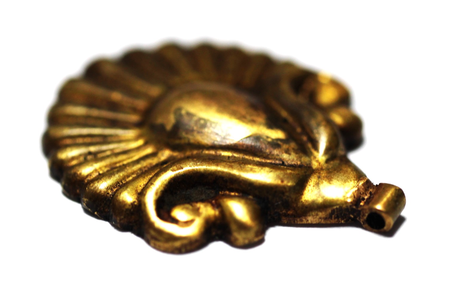 ANCIENT EGYPT. NEW KINGDOM GOLD LOTUS FLOWER AMULET . 1250 B.C