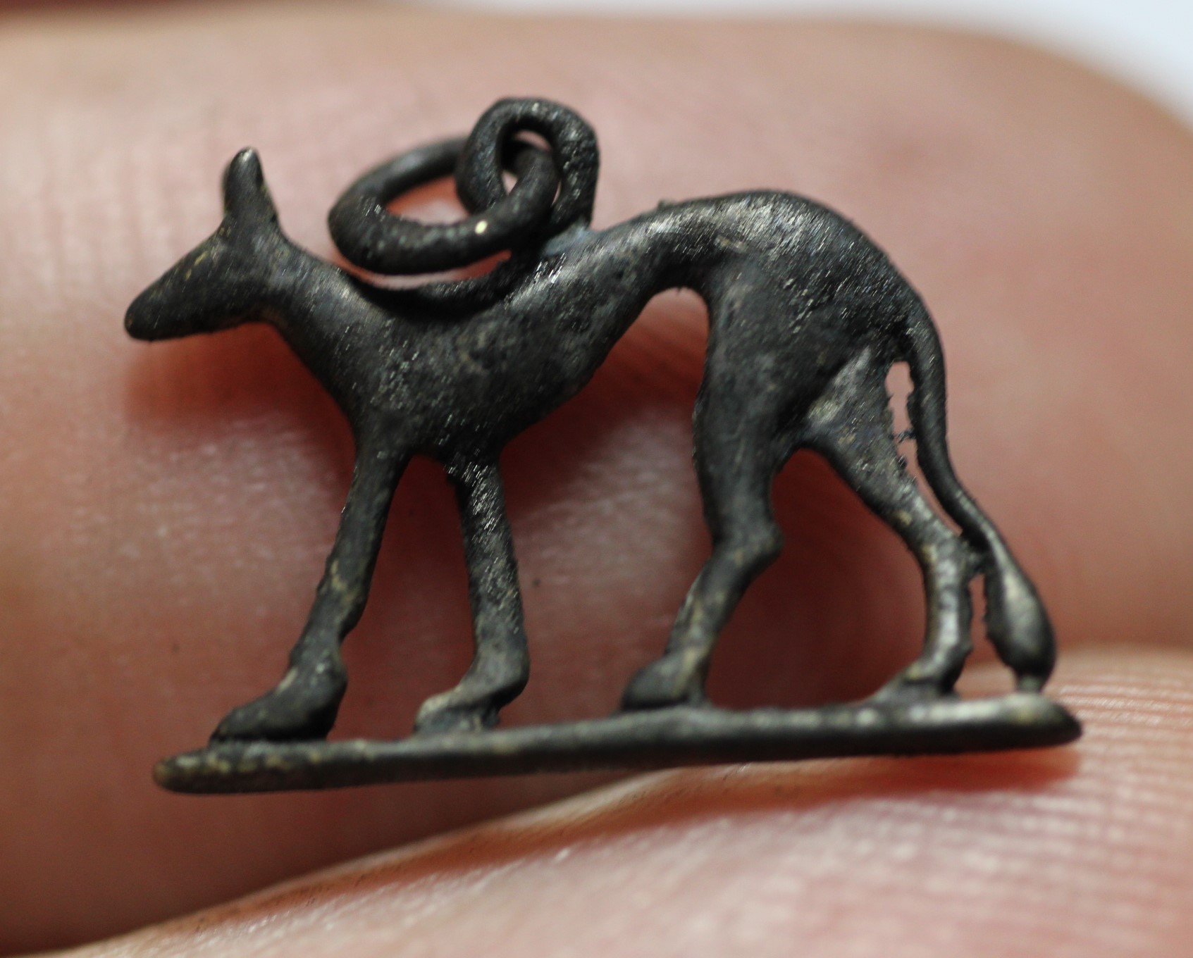 ANCIENT EGYPT. NEW KINGDOM ELECTRUM / SILVER JACKAL "ANUBIS" AMULET ...