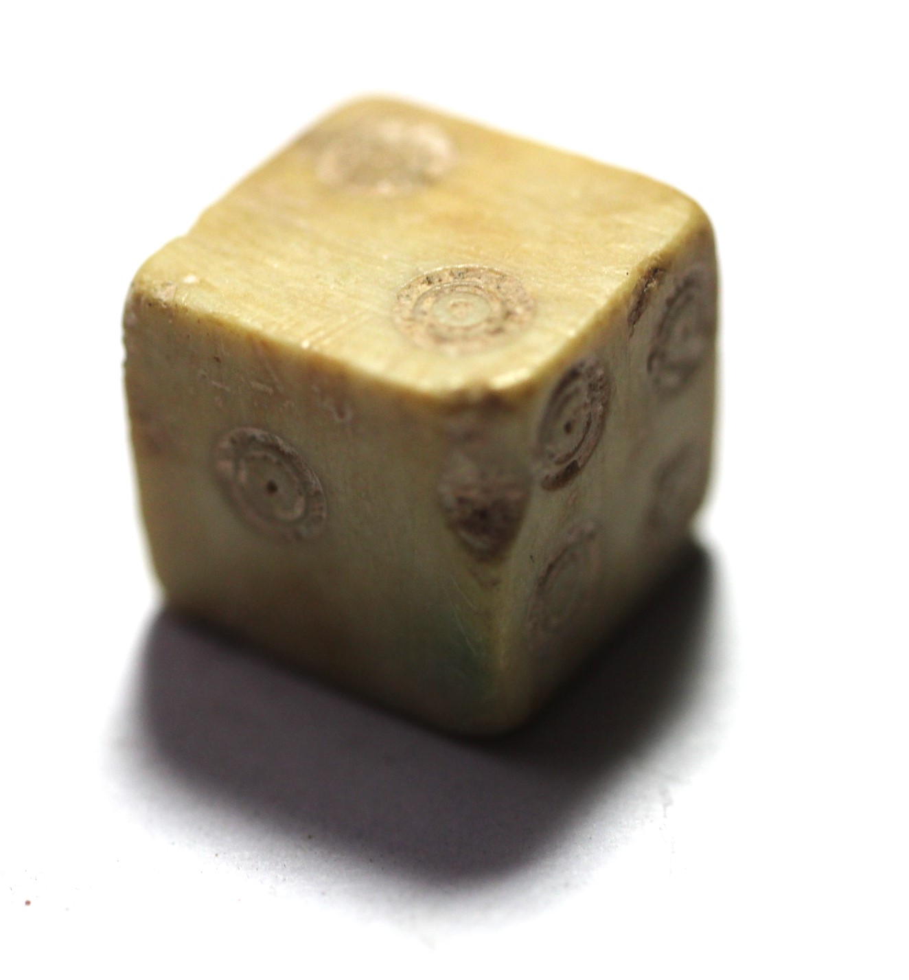 ANCIENT ROMAN BONE GAMING DICE. 200 - 300 A.D