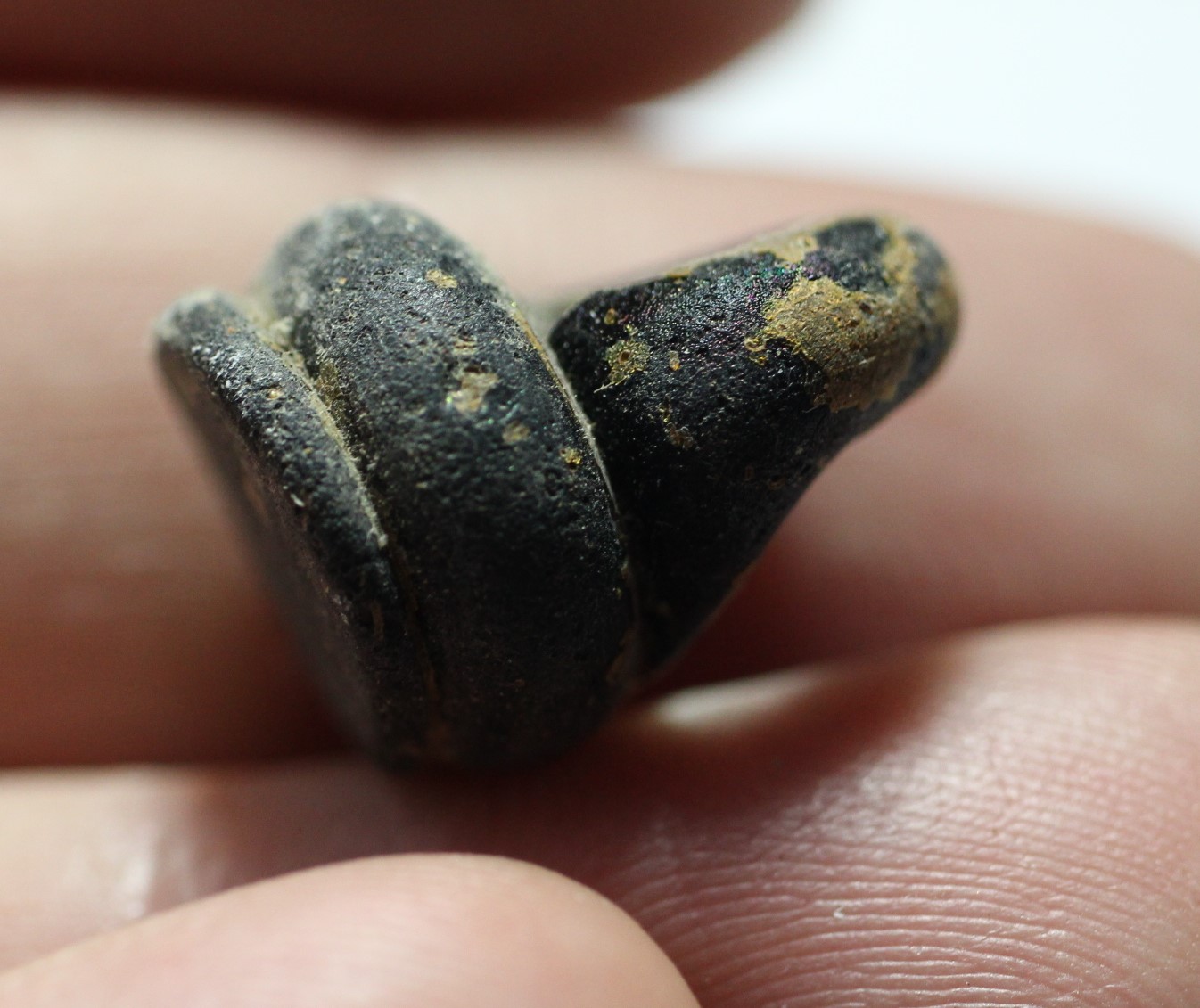 ANCIENT ROMAN GLASS AMULET . 100 - 200 A.D