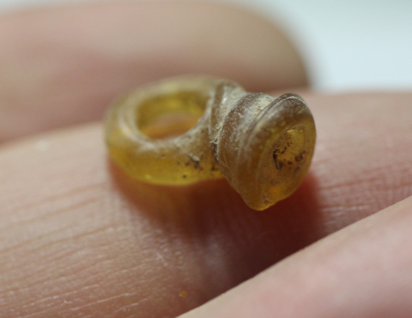 Acropolo. ANCIENT ROMAN GLASS AMULET . 100 - 200 A.D