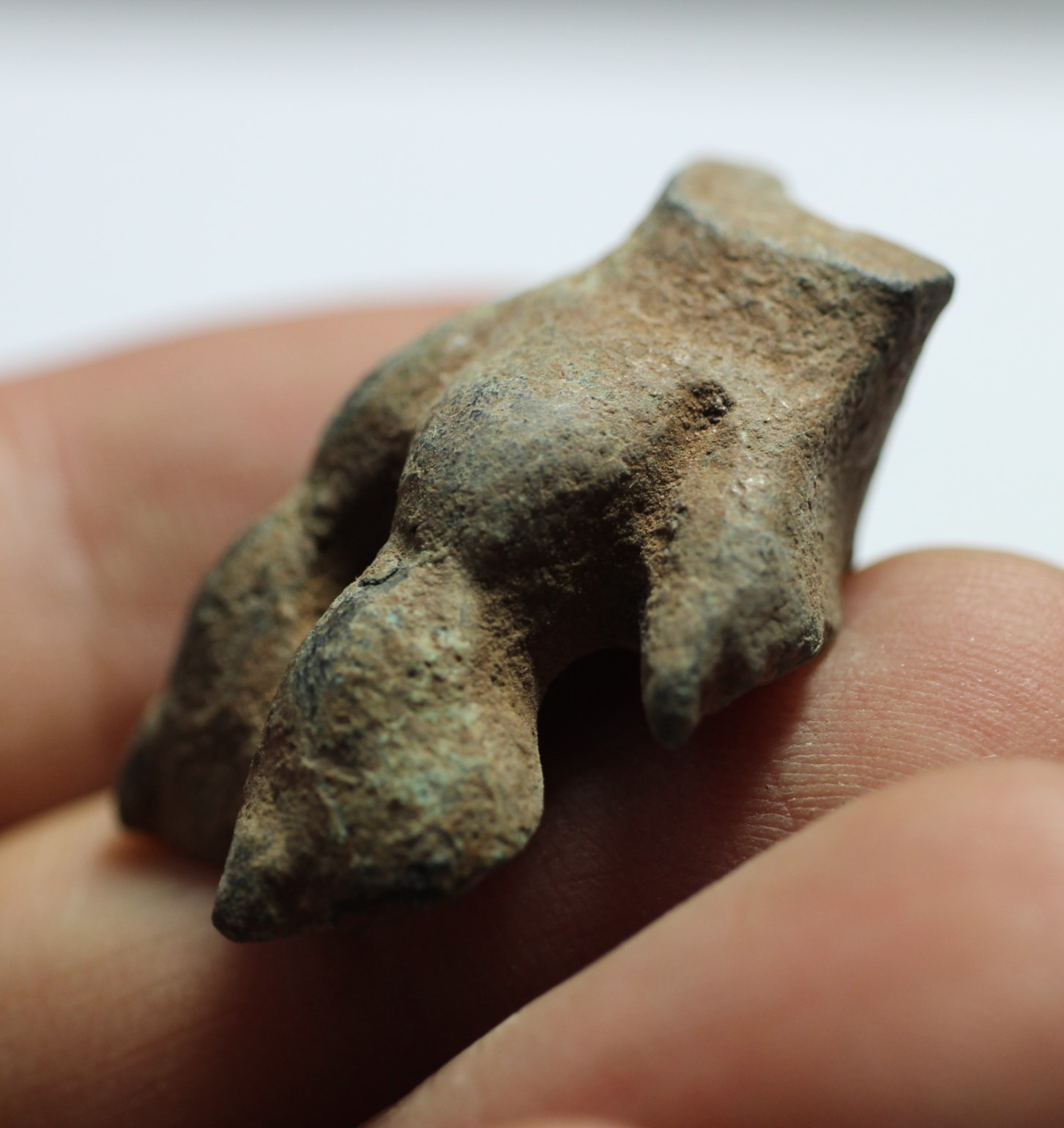 Acropolo. ANCIENT IRON AGE. 900 B.C BRONZE LEG OF A GRIFFIN