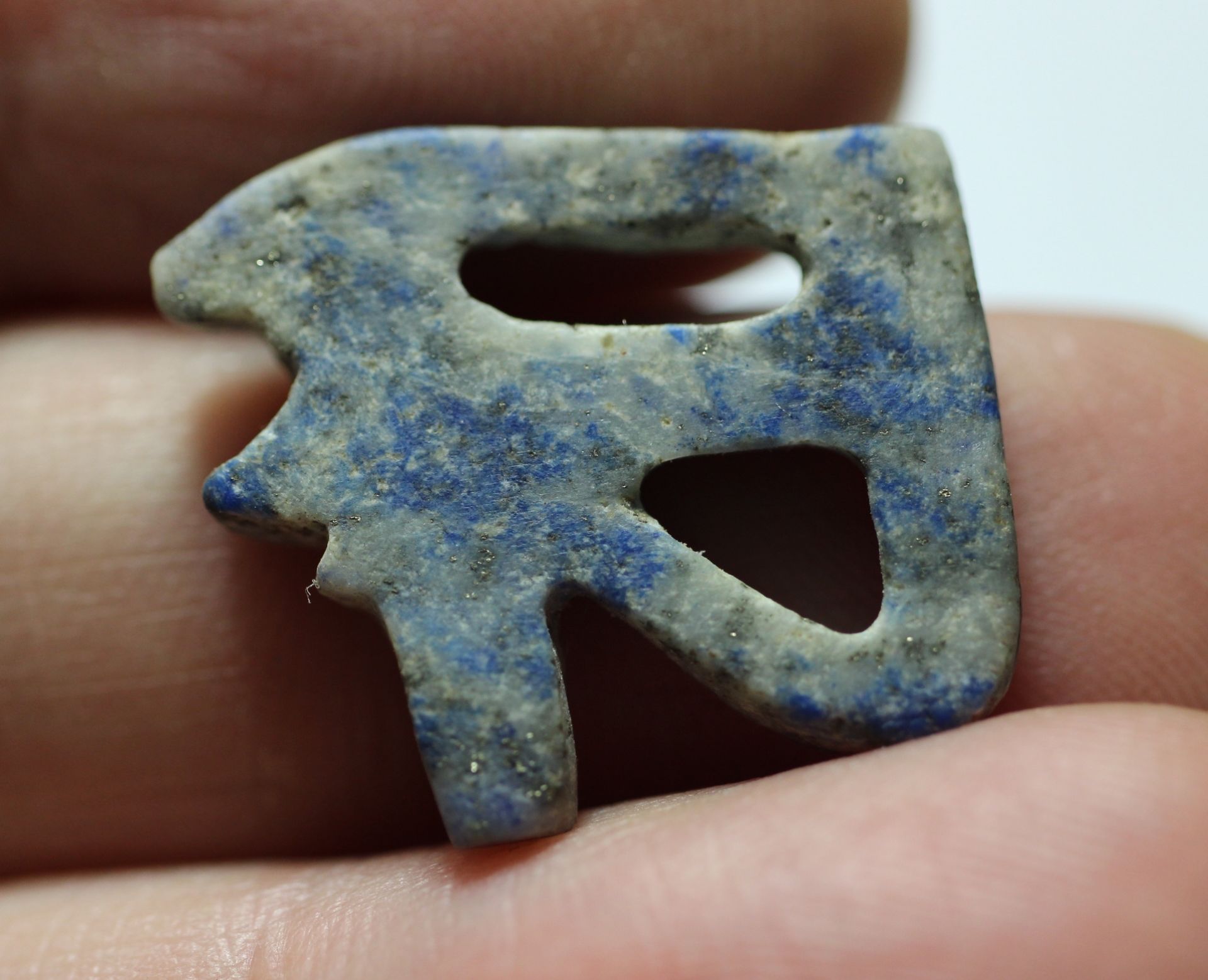 ANCIENT EGYPT. NEW KINGDOM LAPIS EYE OF HORUS AMULET. 1250 B.C