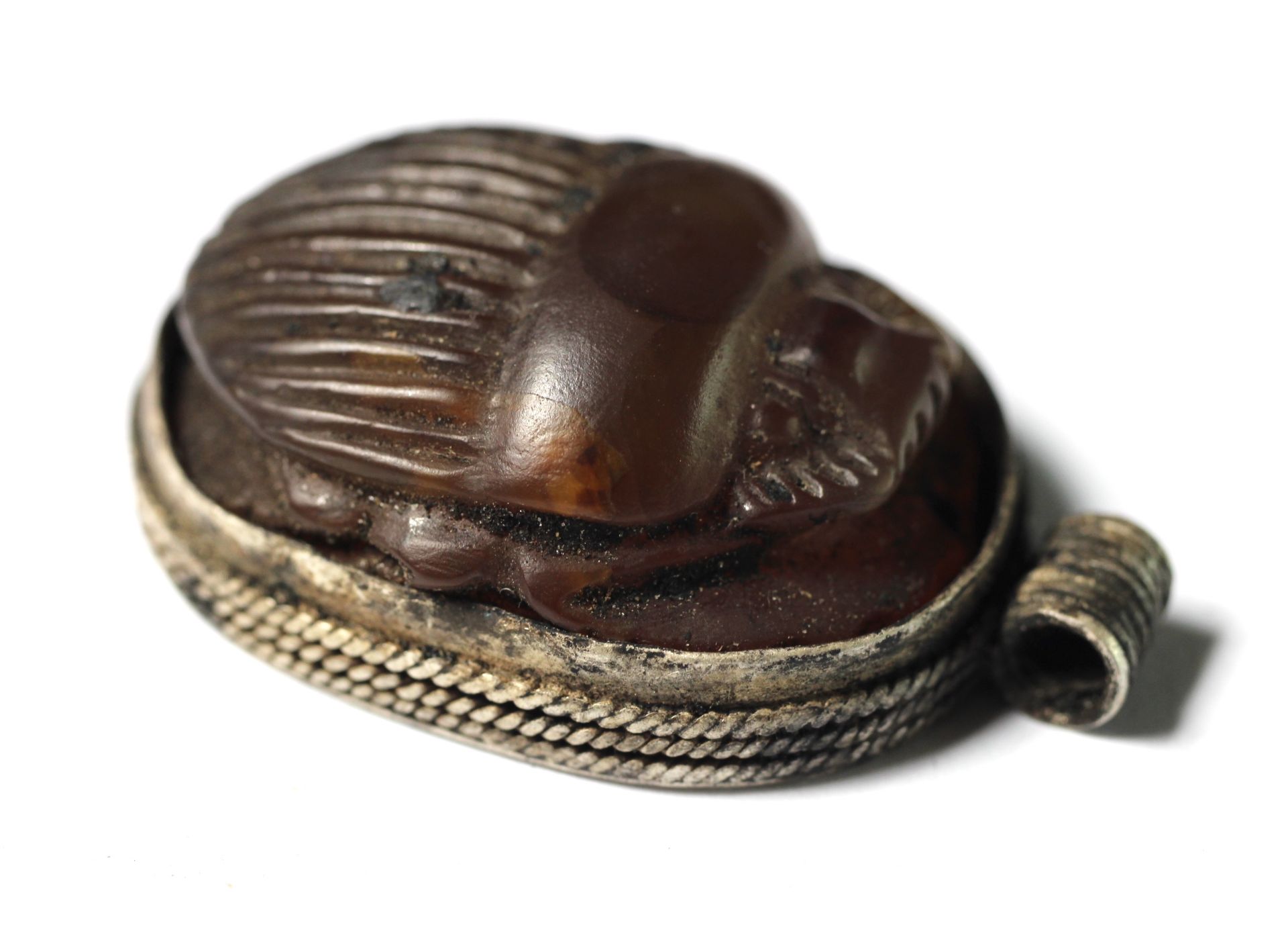 ANCIENT EGYPT. STONE & SILVER SCARAB PENDANT. 1250 B.C