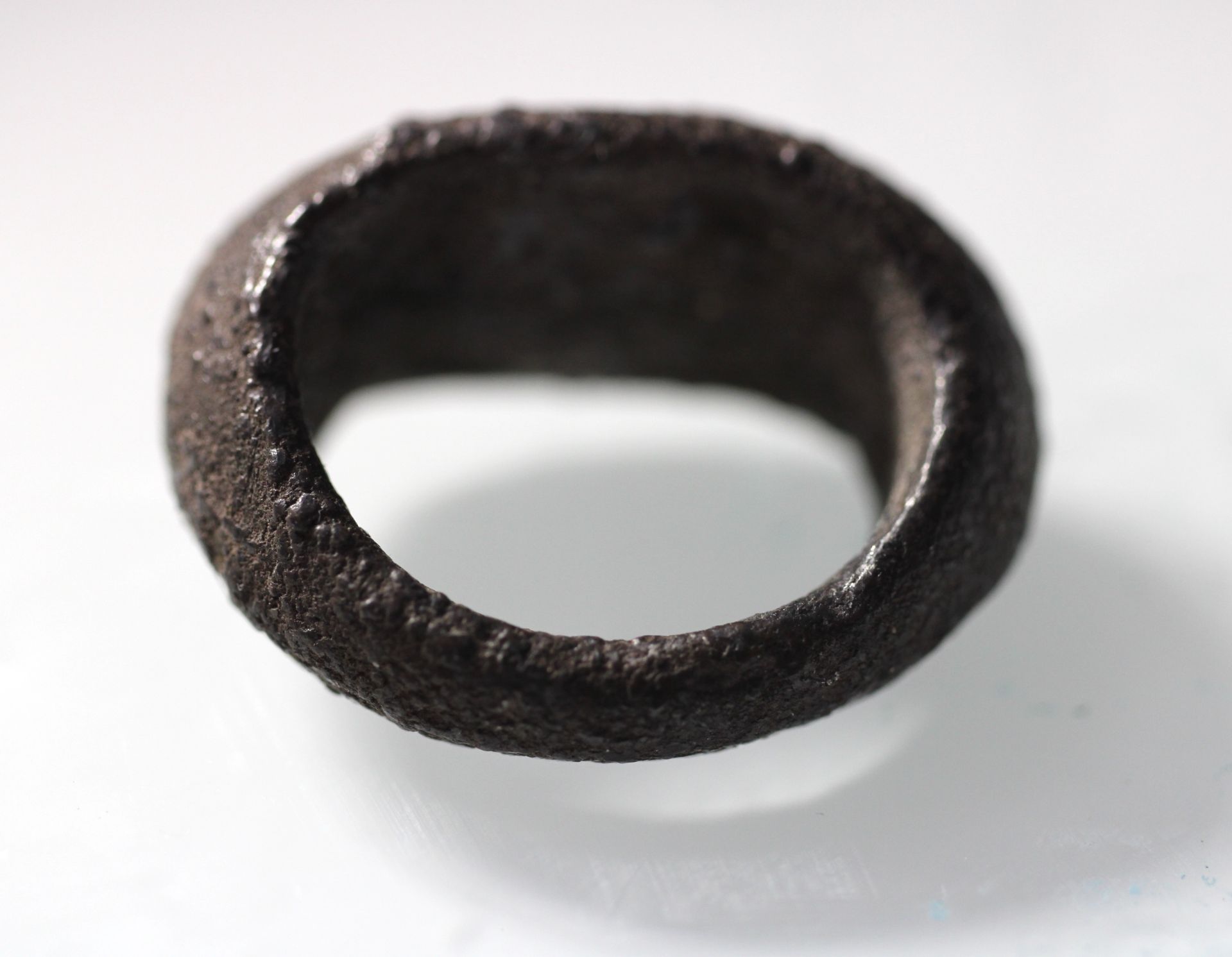 ANCIENT ROMAN SILVER RING WITH CARNELIAN INTAGLIO. 100 A.D