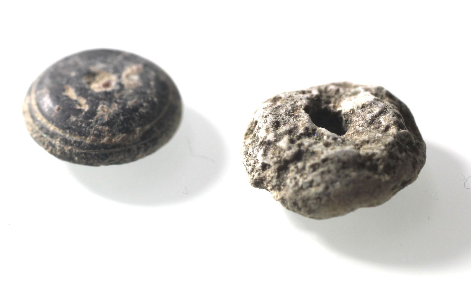 Acropolo. ANCIENT ROMAN STONE BUTTONS. 1700 + YEARS OLD