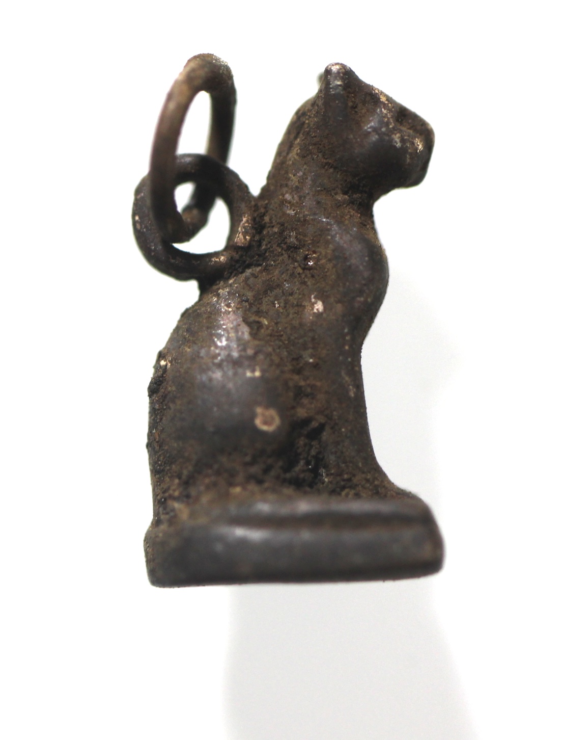 ANCIENT EGYPT. NEW KINGDOM ELECTRUM / SILVER CAT AMULET. 1250 B.C