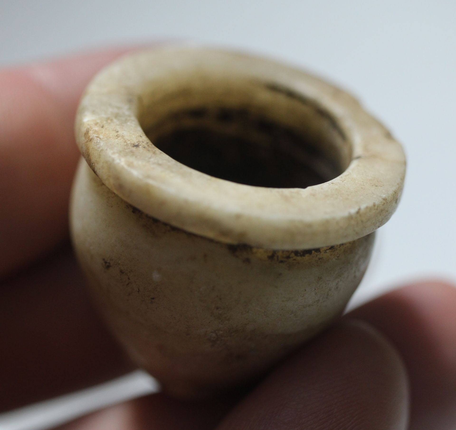 Acropolo. ANCIENT EGYPT. MIDDLE KINGDOM SMALL ALABASTER VESSEL. 2000 ...