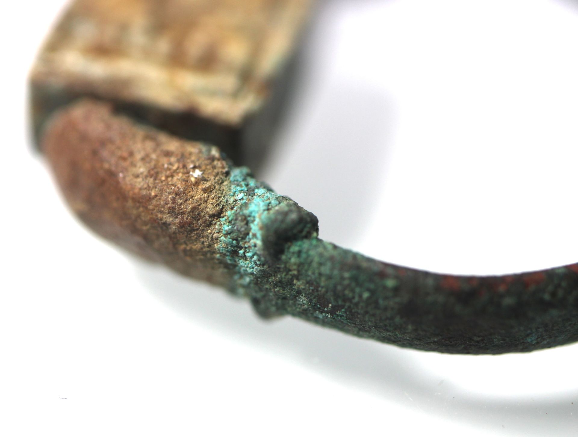 ANCIENT EGYPT. BRONZE ROLLER RING WITH STONE SCARABOID . NEW KINGDOM ...