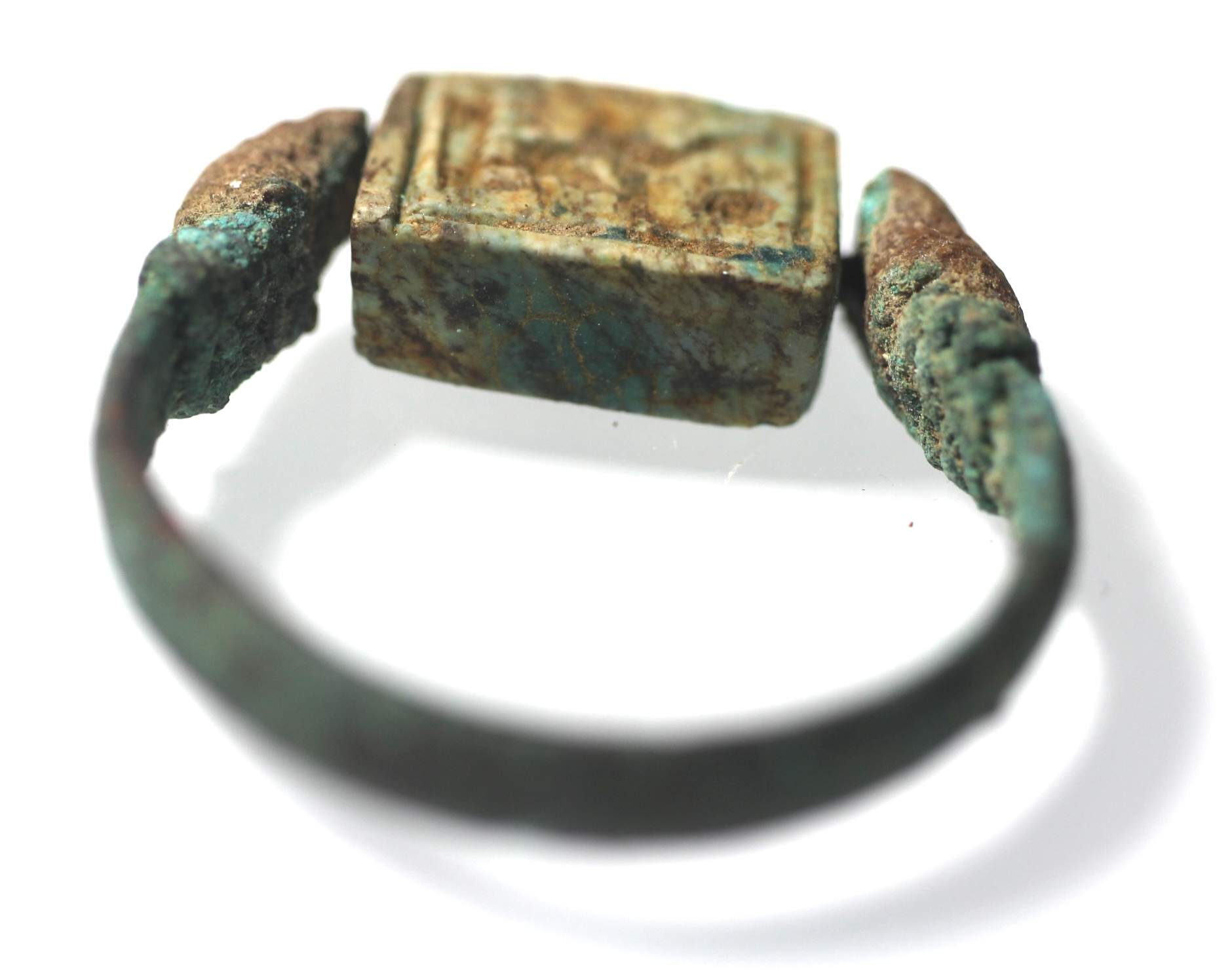 ANCIENT EGYPT. BRONZE ROLLER RING WITH STONE SCARABOID . NEW KINGDOM ...