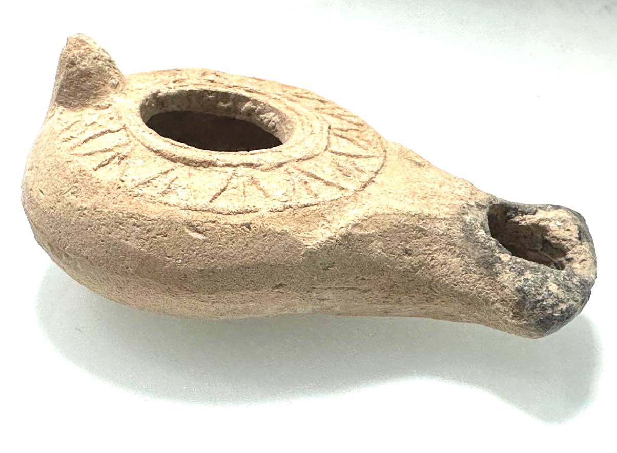 ANCIENT HOLY LAND. TERRACOTTA OIL LAMP. HERODIAN ERA. 1ST CENTURY A.D