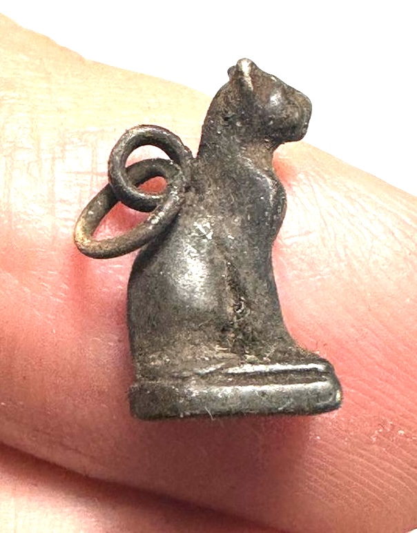 ANCIENT EGYPT. NEW KINGDOM SILVER CAT AMULET. 1250 B.C