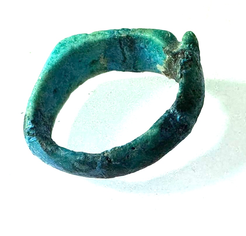 ANCIENT EGYPT. NEW KINGDOM . AMARNA FAIENCE RING. 14TH CENTURY B.C.