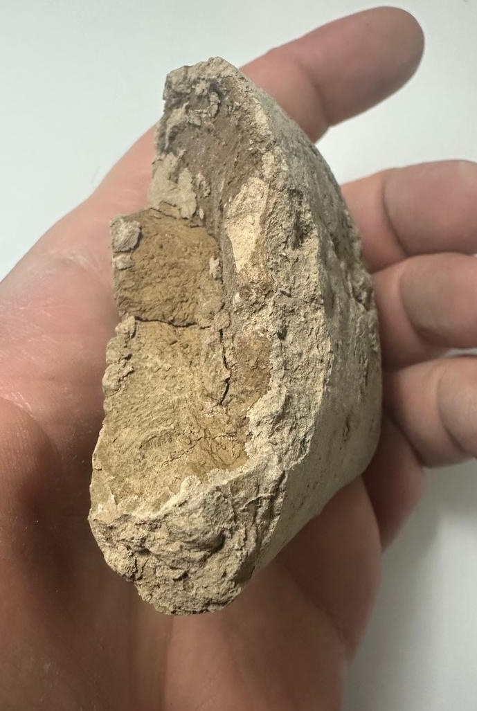 ANCIENT BABYLONIAN LARGE FRAGMENT OF A CLAY CUNEIFORM TABLET. 2000 B.C