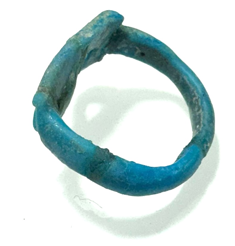 ANCIENT EGYPT. FAIENCE RING. AMARNA. TIME OF KING TUTANKHAMUN. 1340 B.C ...